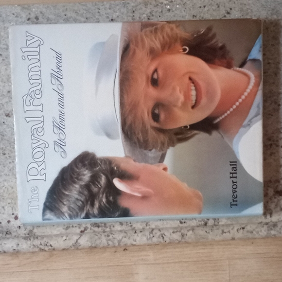 Accents | Princess Diana Books The Royale Family Diana Princess Of ...